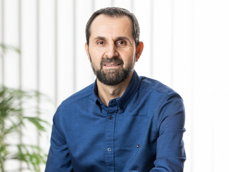 Kontakta oss - Proton